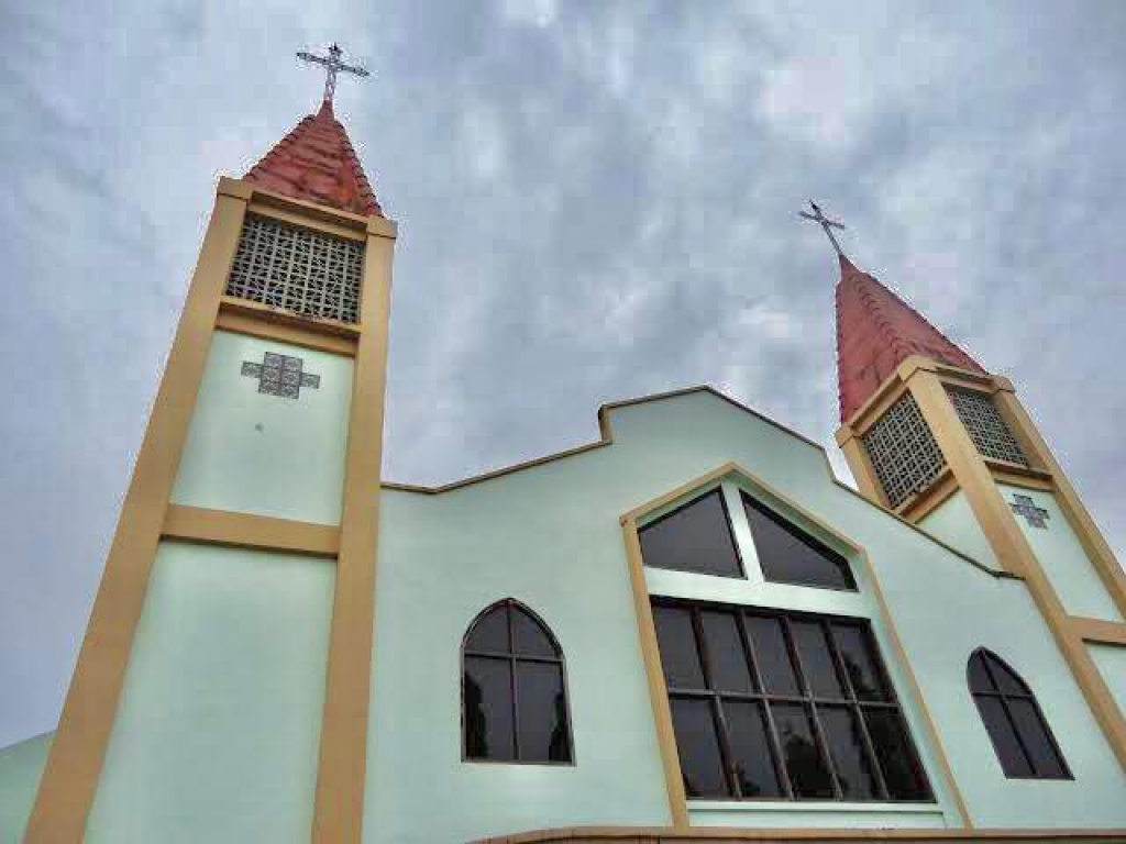 Cegah Kerumunan, Perayaan Ekaristi di Gereja Katolik St Pius X ...