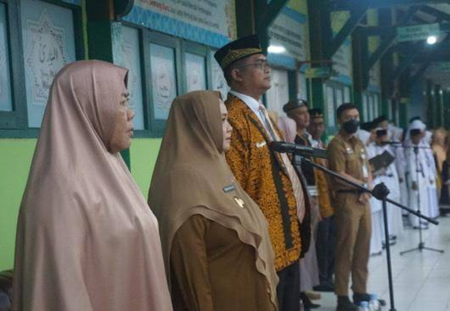Beri Motivasi ke Siswa MTsN 1 Paser, Wabup Masitah Cerita Perjalanan ...