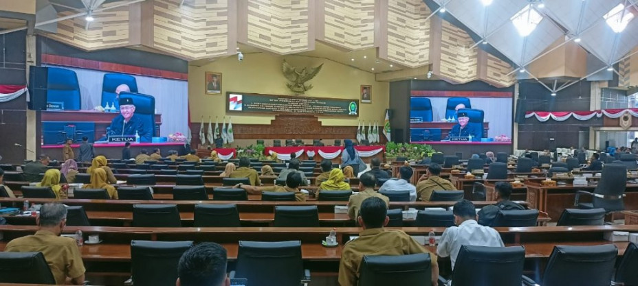 Paripurna DPRD Kaltim, Pandangan Umum Fraksi Terhadap Nota Keuangan ... Paripurna DPRD Kaltim, Pandangan Umum Fraksi Terhadap Nota Keuangan ...