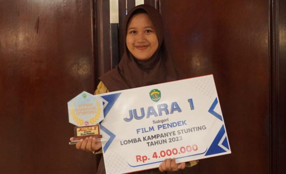 Siswi SMA 1 Muara Komam Juara 1 Film Pendek Tentang Stunting dan ... Siswi SMA 1 Muara Komam Juara 1 Film Pendek Tentang Stunting dan ...