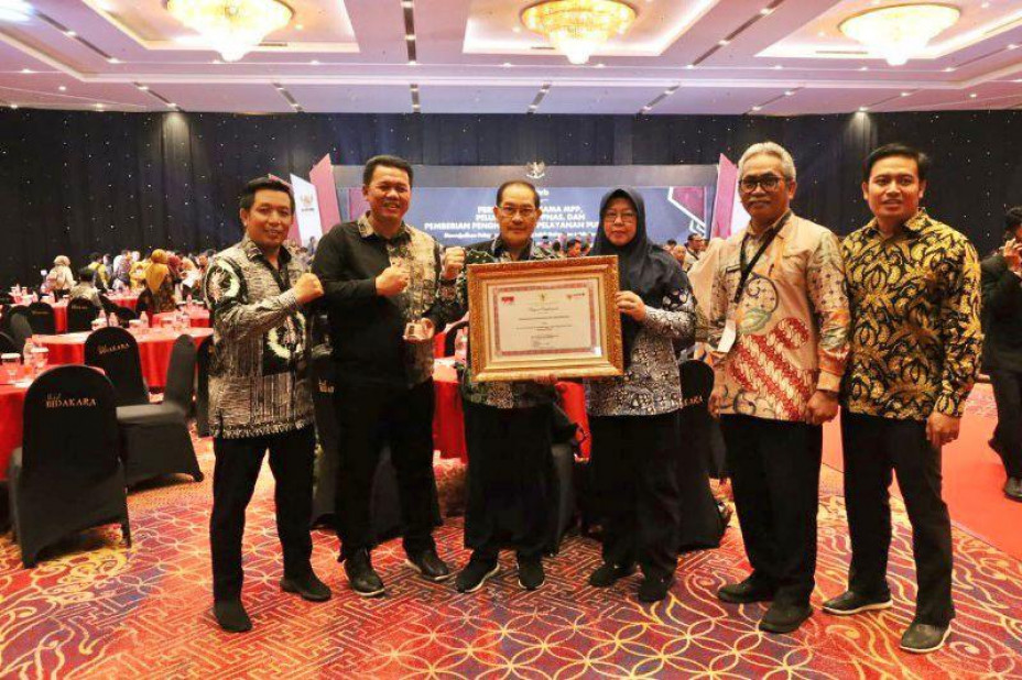 DPMPTSP Kukar Raih Dua Penghargaan dari KemenPAN-RB